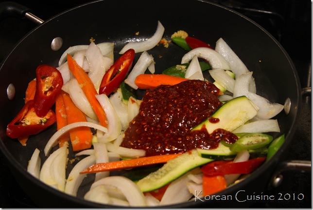 Korean Cuisine: Ojinguh Bokeum Version 2.0 - Squid Stir Fry - (오징어 볶음)